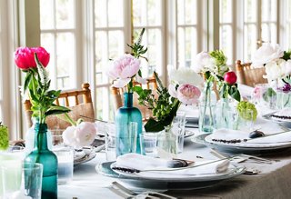 Essentials and Etiquette for a Swinging Spring Dinner Party