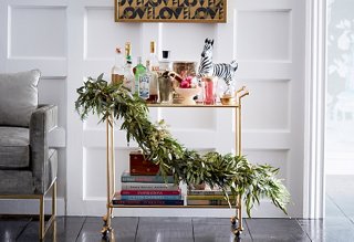 7 Brilliantly Easy Ways to Decorate with Holiday Greenery